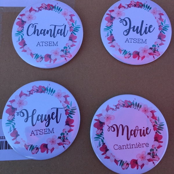 Badge Couronne de fleurs fuchsia personnalisable avec prénom. Badge ...