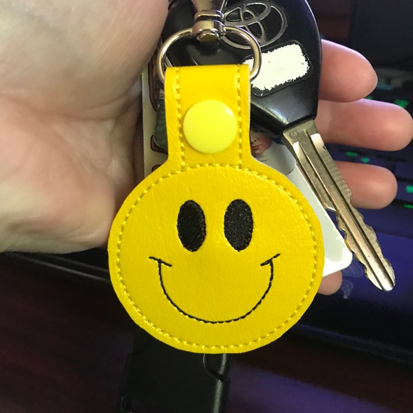 Happy Face Key Chain, Happy Face Emote, Smiley Face Keychain, Happy ...