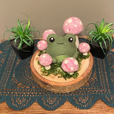 Fronk the Frog / MADE TO ORDER Needle Felted Frog Sculpture - Etsy