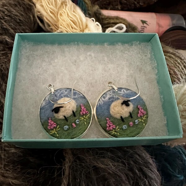 Sheep and Lamb Tin, Small Round Storage Box With Scottish Cottage Scene ...