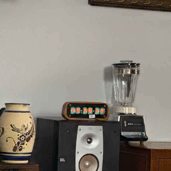 Nixie Tube Watch IN-2 Kraken Clock Timepiece Neon-lit Wristwatch ...