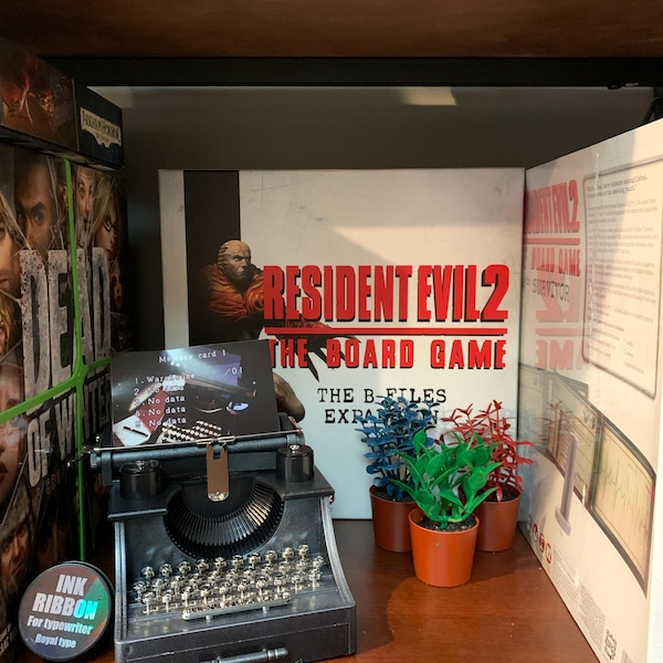 Resident Evil Display With 8 Syringe Pens. PAINT IN COLOR! - Etsy