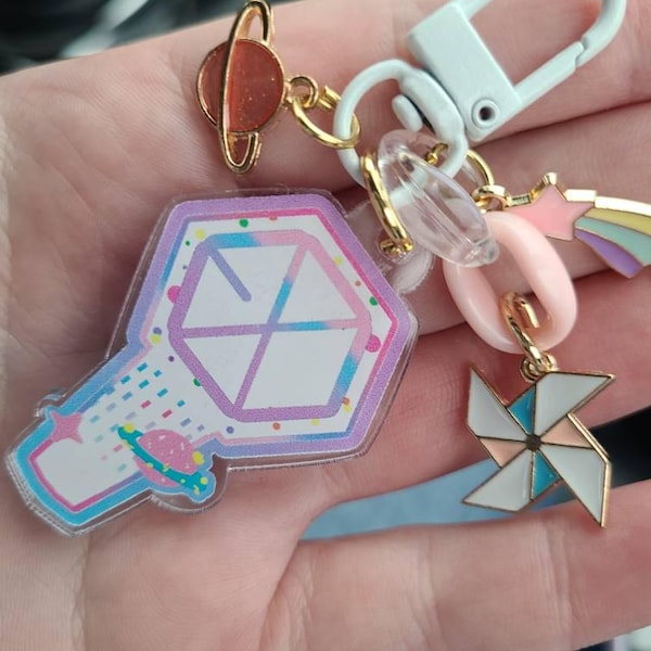 GIDLE Lightstick Keychain / (g)i-dle Keychain Acrylic (NEW Charm) - Etsy
