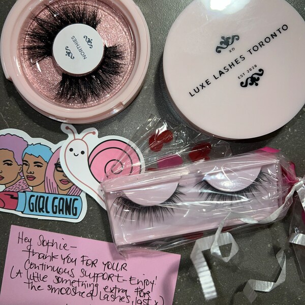 Ghost in Tub | Ghost Relaxing in Tub | Ghost With Pink Bow | Cute Ghost ...