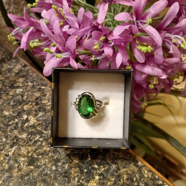 E40810P Classic Mt St Helens Helenite Emerald Cutting Studs Earrings ...