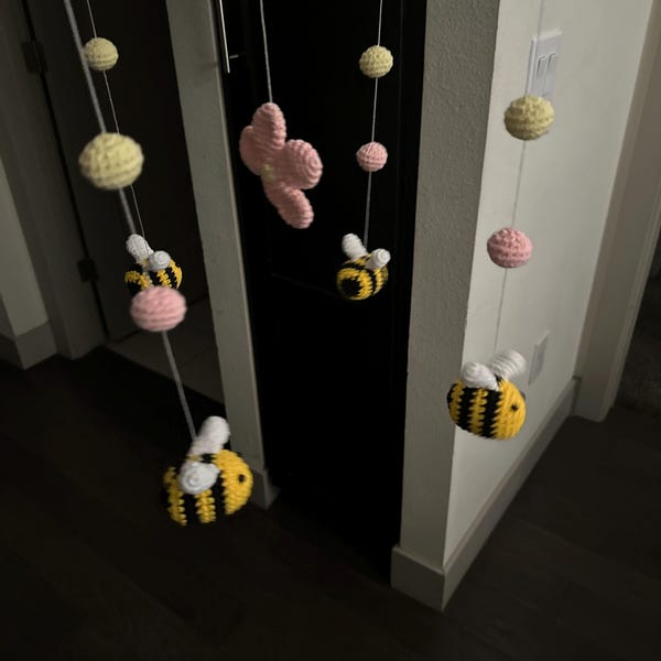 Crochet Bee Baby Mobile: Bumble Bee Nursery Decor, Baby Mobile Nursery ...