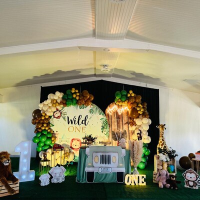 Safari Animals Giraffe and Zebra Party Props Decorations Backdrops ...