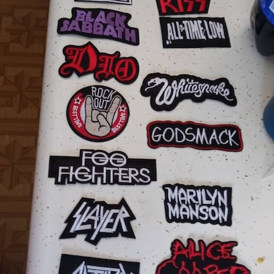 Random Lot of 10 Rock Band Pin Brooches Badges Music Punk Roll Heavy ...