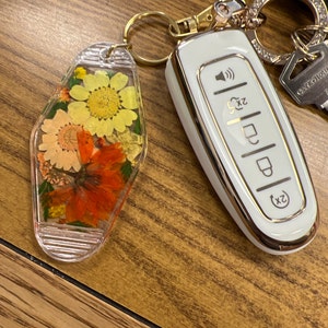 Pressed Flower Retro Motel Keychain Custom Keychain Pressed Flower ...