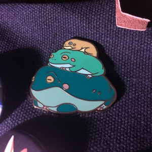 Roun Frens Frog Stack Hard Enamel Pin RESTOCK Three Dumpy | Etsy