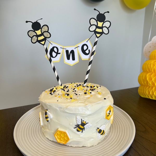 15 HONEY BEES EDIBLE Sugar Cupcake or Cake Toppers - Bee Decorations ...