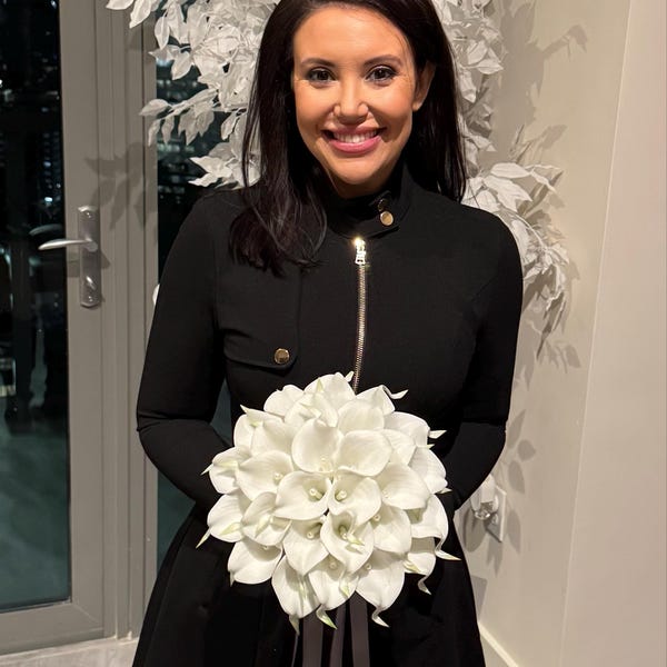 Teardrop White Calla Lily Bouquet/cascading White Ribbon Calla Lily ...