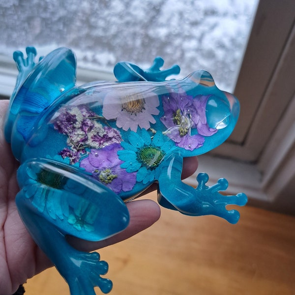 Resin Frog With Real Flowers - Etsy