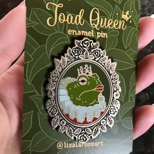 Toad Queen Cameo Brooch Hard Enamel Lapel Pin Victorian Antique Brass ...