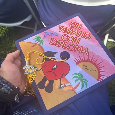 Bad Bunny Grad Cap Topper, Bad Bunny Un Verano Con Diploma, Bad Bunny ...