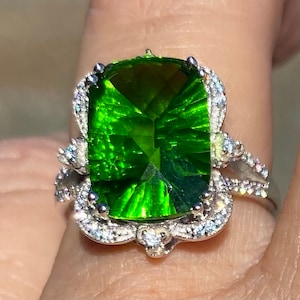 E40810P Classic Mt St Helens Helenite Emerald Cutting Studs | Etsy