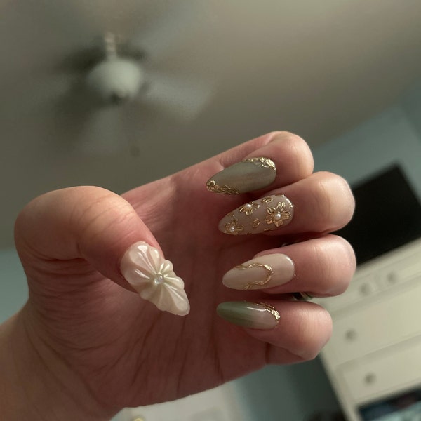 MIDORI | Gold Floral Nail Art Press on Nails | Jade Magnetic Nails | 3D ...