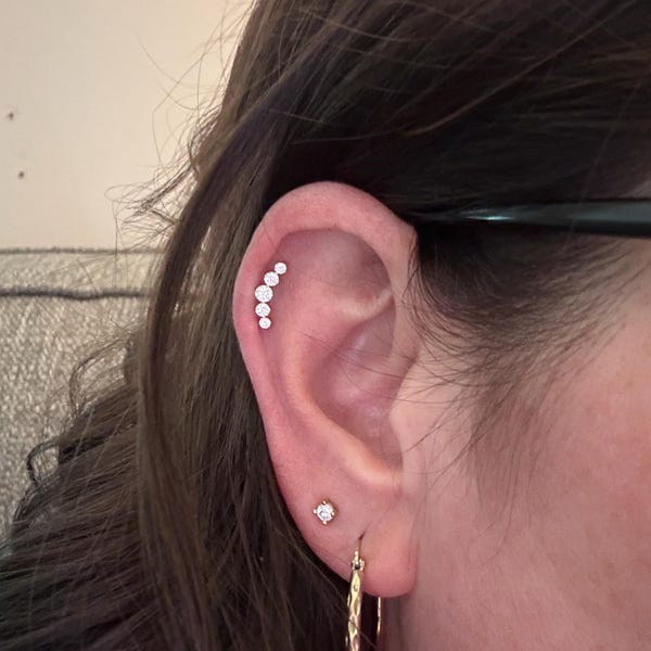 14K Gold Flower Threadless Push Pin Labret Stud/cartilage Earring ...