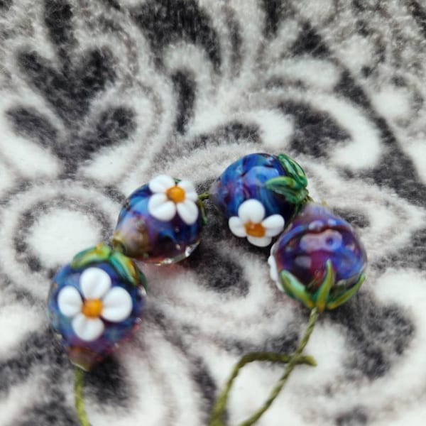 SUPER SPECIAL RASPBERRIES Glass Beads, 11mm Faery Raspberries Limited ...