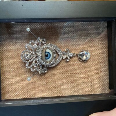 Sea Urchin Wink Gold Tone Eyeball Brooch Pin With Hand - Etsy