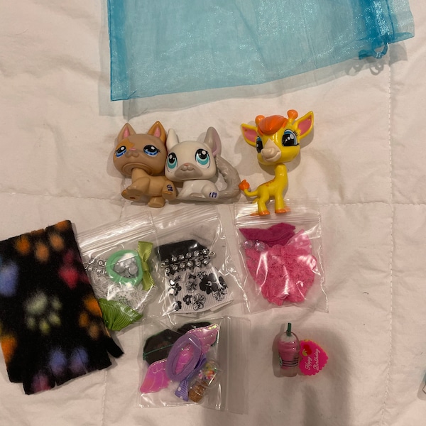 Authentic LPS 26 Pc Play Set 3 Pets (1 Random CAT or DOG and 2 Other ...