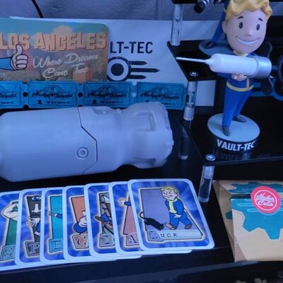Un-official Handmade Fallout 4 Silver Shroud Calling Cards/business ...