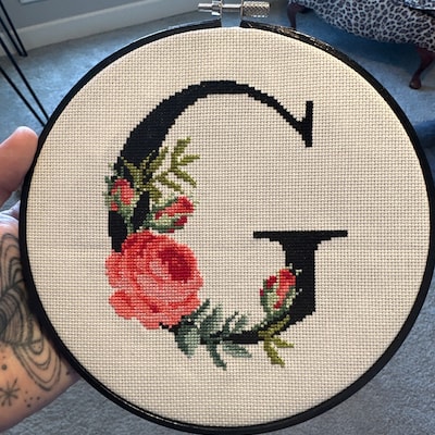Floral Letter G, Cross Stitch Alphabet Pattern, Monogram With Flower ...