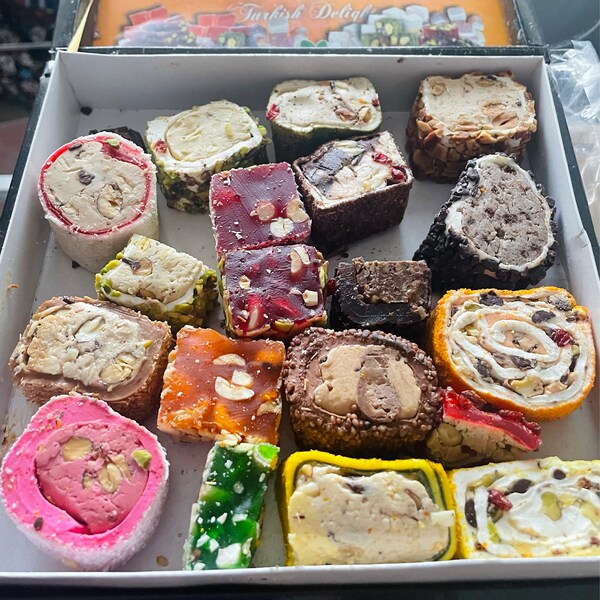 Gourmet Turkish Delight Lokum Gift Box, Assorted Flavors (approx 1kg ...