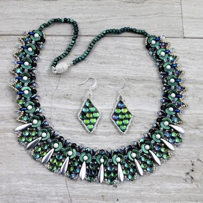 Tulips Necklace beading Tutorial 2 Hole Daggers Gemduo Arcos Par Puca ...