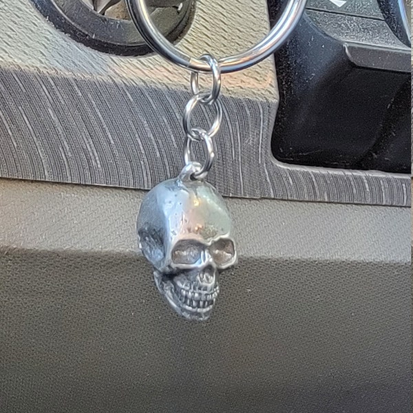 Human Skull Keychain, Handmade Metal Cranium Charm in Pewter - Etsy