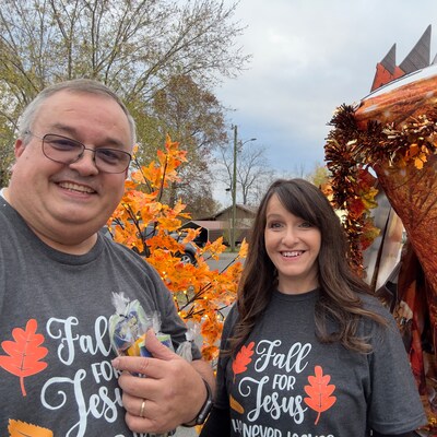 Fall for Jesus He Never Leaves Autumn Vibes T-shirt, Christian Fall T ...