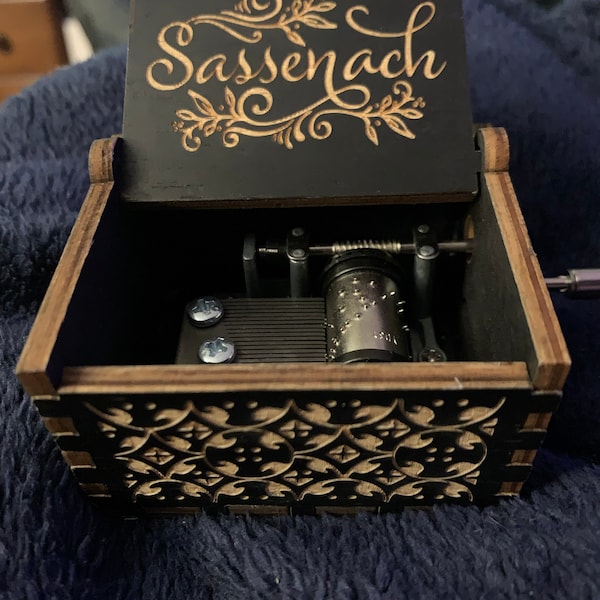 Outlander Sassenach Music Box: Skye Boat Song, Custom Engraved Gift - Etsy