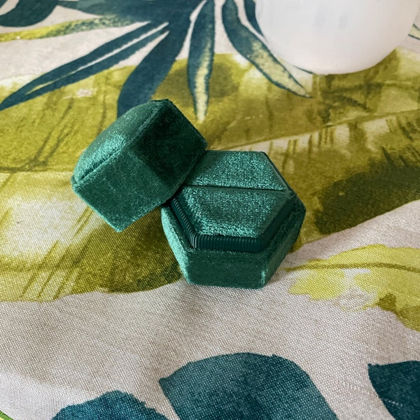 Dark Emerald Green Velvet Wedding Ring Box, Hunter Green Velvet Ring ...