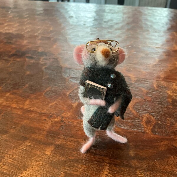 Needle Felted Small Gray Mouse With Acorn Cap and Wool Scarf, Dollhouse ...