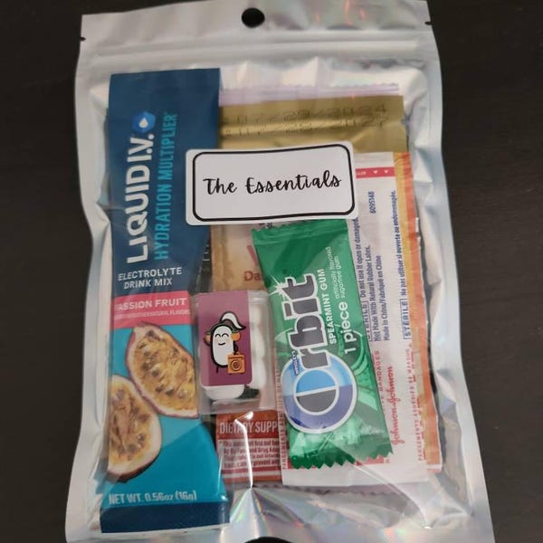 Bridesmaid Essentials Kit: Wedding Party Favor - Etsy