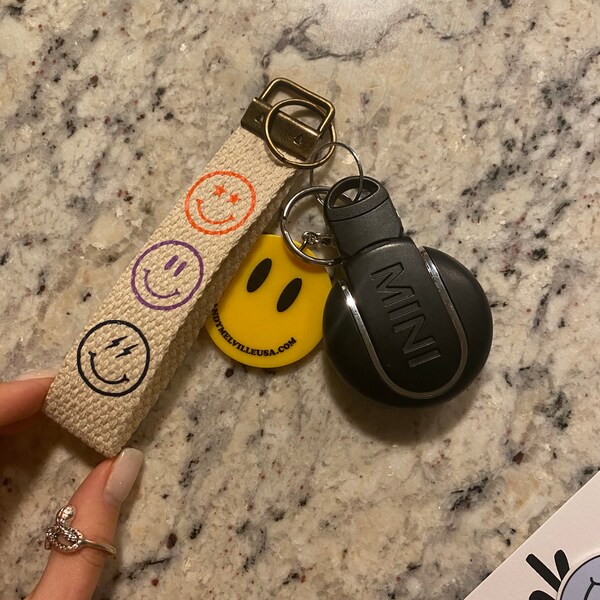 Smile Keychain Wristlet / Key Fob / Smile Keychain / Smiley Face ...