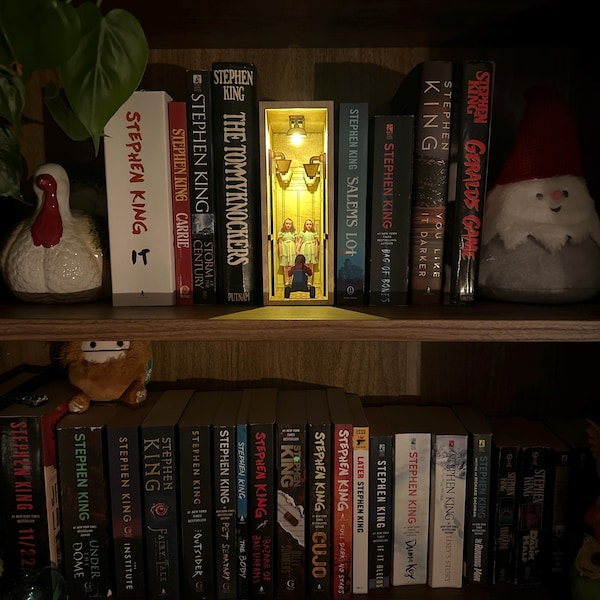 Lighted Train Station Book Nook - Etsy