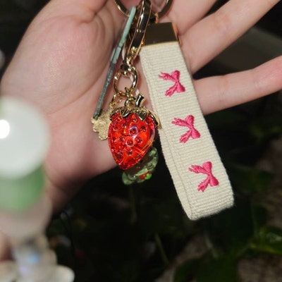 Pink Bow Keychain / Bow Embroidered Keychain / Coquette Bow Embroidery ...