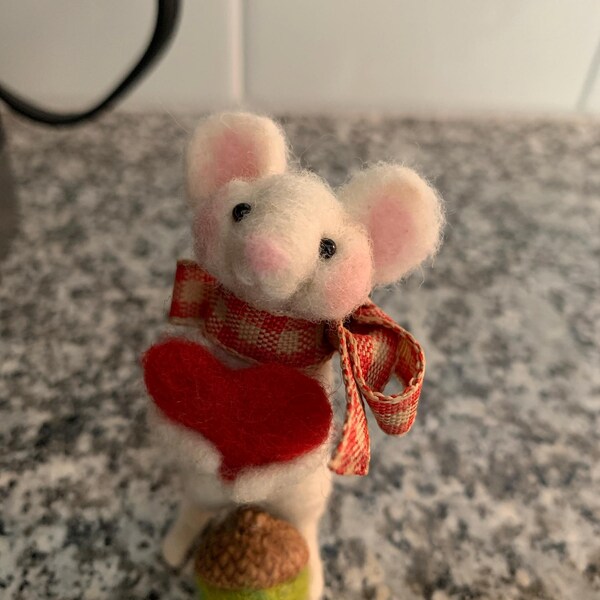 Needle Felted Small Gray Mouse With Acorn Cap and Wool Scarf, Dollhouse ...