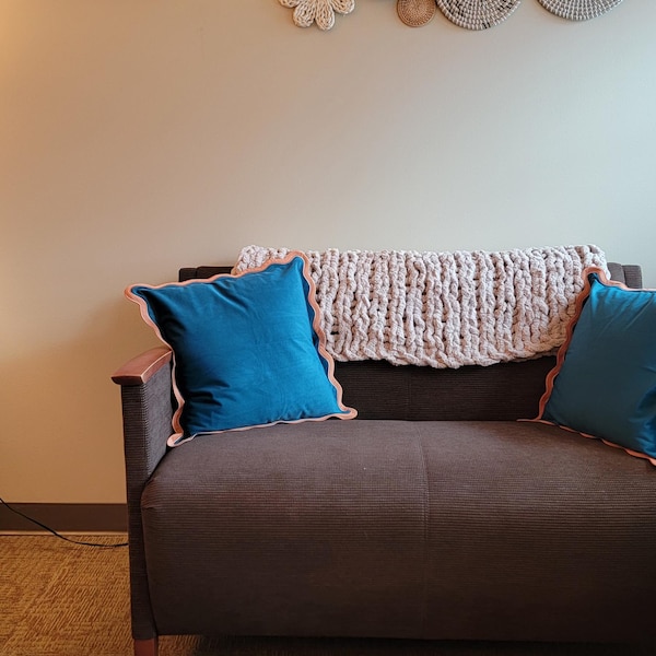 Nereida Bath Mat – Scalloped Design Microfiber Absorbent Non Slip Rug ...