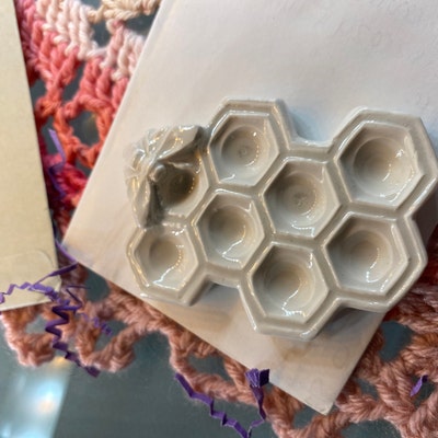 WATERCOLOR PALETTES Honeycomb and Honey Bee 4 Palettes and 2 Brush Rest ...