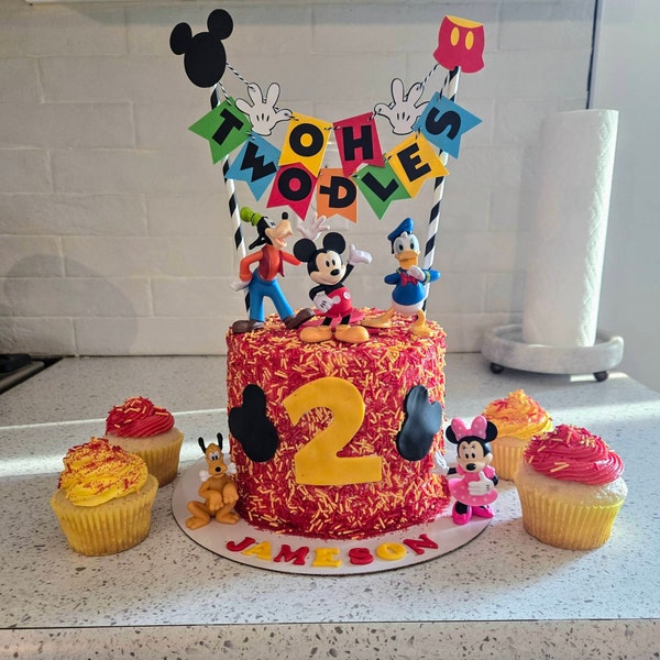 Roblox Girl Shaker Cake Topper - Roblox Party Decorations - Glitter Age ...