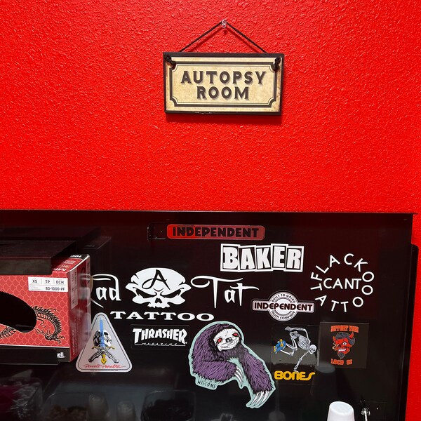 Autopsy Room Halloween Morgue Haunted House Sign, Creepy Asylum Photo ...