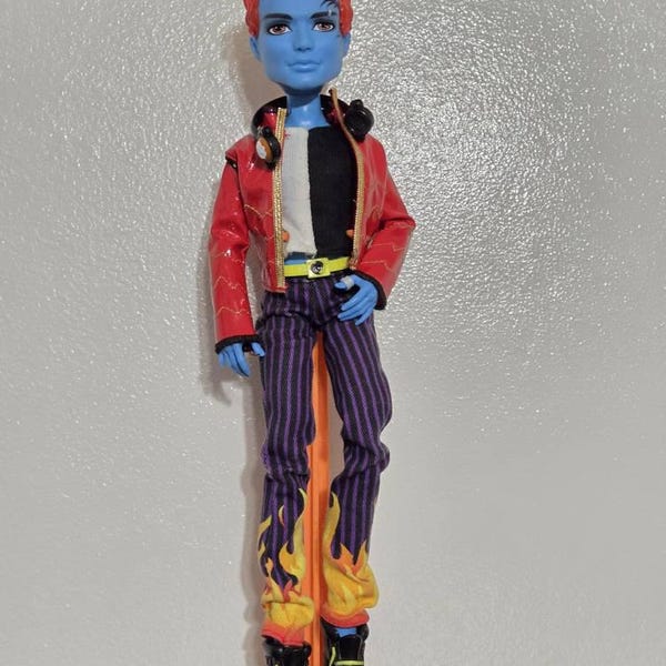 Inkyubyte Doll Stand Compatible With G1 Monster High Dolls - Etsy