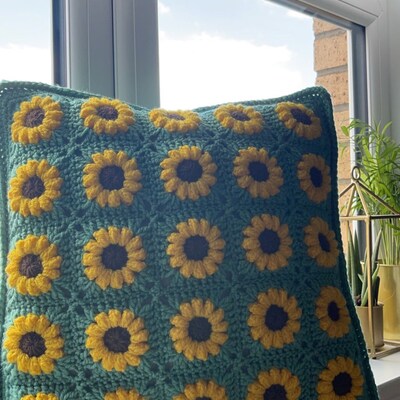 Two Colour Daisy Cushion. - Etsy
