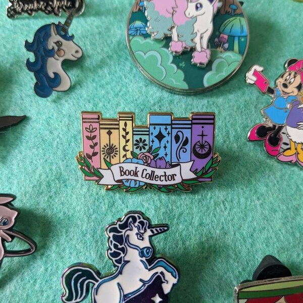 Book Collector Bookish Enamel Pin | Book Lover | Bibliophile - Etsy
