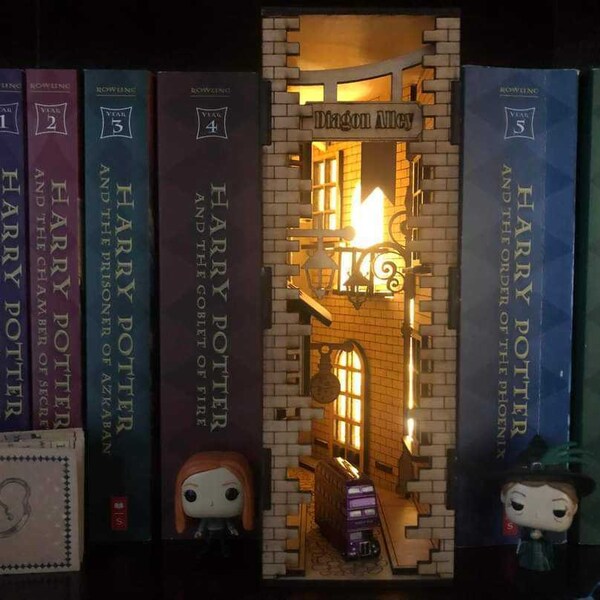 Lighted Train Station Book Nook - Etsy