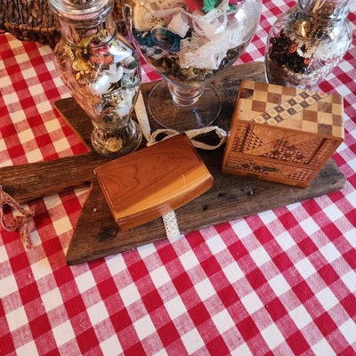Primitive Style Box Full of Antiques Primitive Décor Super Cute Wooden ...