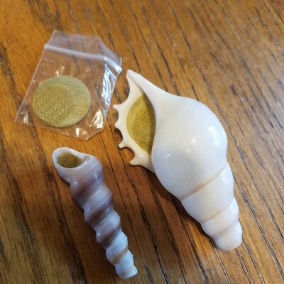 The Magic Conch Large Size White by Shellpipe free Pipe & Screens W ...