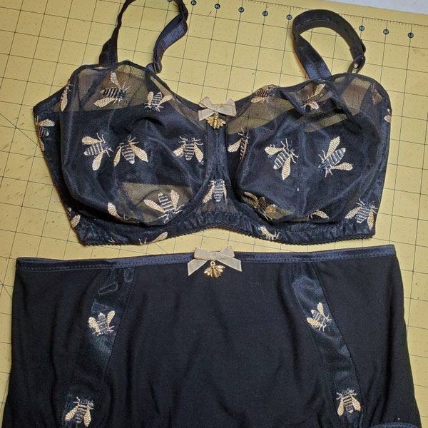 Bees on Black Bra Kit | Black Beauty Bra - Etsy